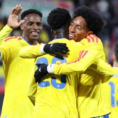 Central de la Selección Colombia sufre lesión de rodilla