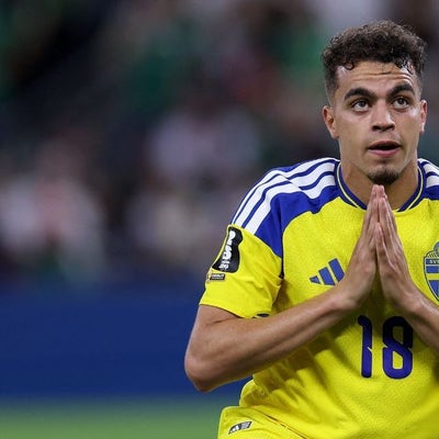 La curiosa razón por la que Yasin Ayari, de Suecia, no celebró el gol ...
