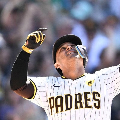 Brillante actuación de Donovan Solano en las Grandes Ligas: 2 jonrones
