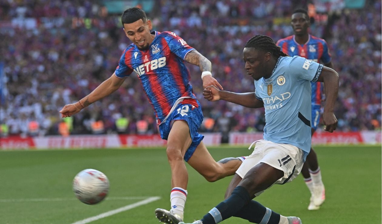 A Daniel Muñoz le dan gusto en Crystal Palace; se confirmó decisión