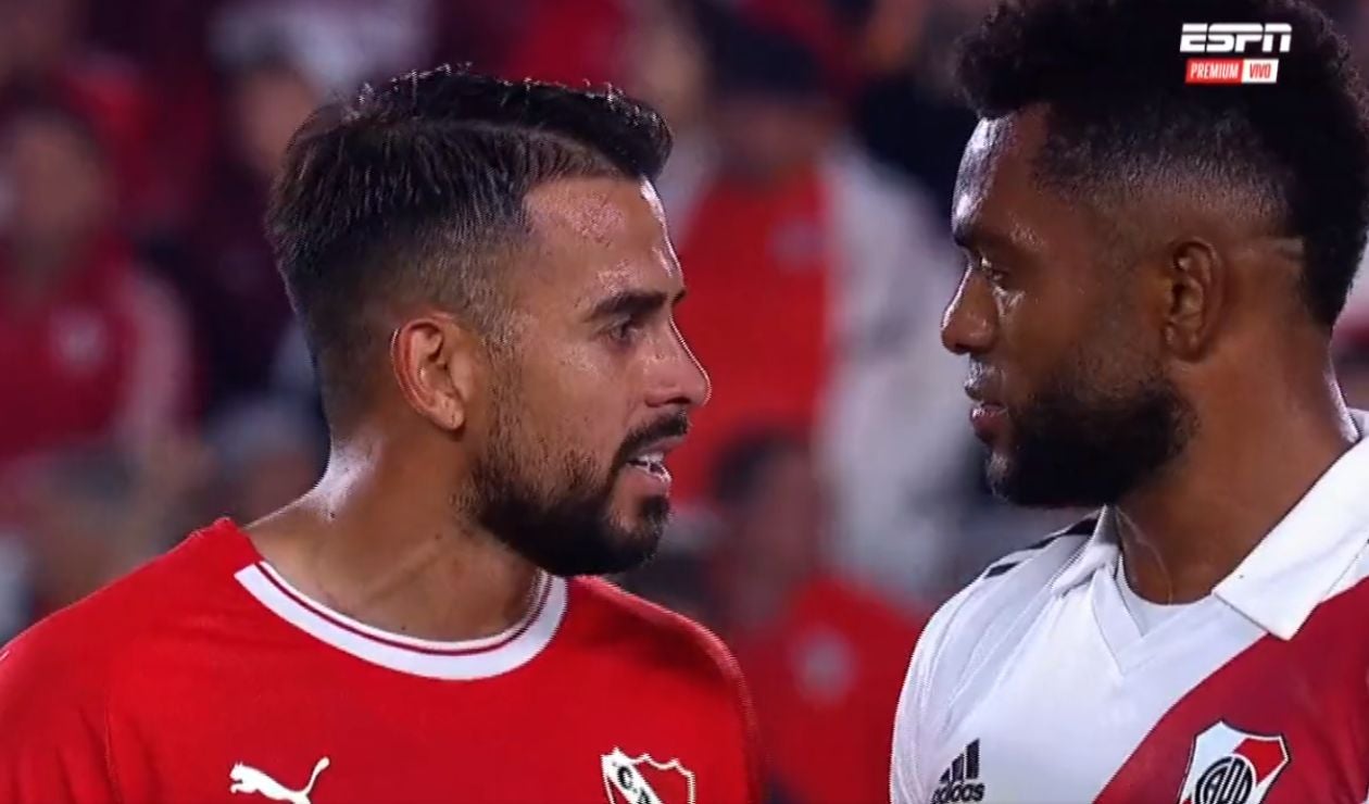 Miguel Ángel Borja y su cruce con un rival tras partido de River Plate