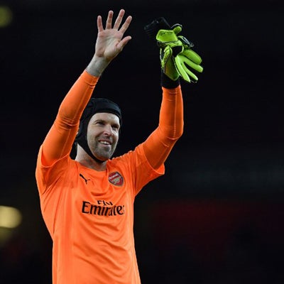 Chelsea ficharía a Peter Cech para reemplazar a Thibaut Courtois