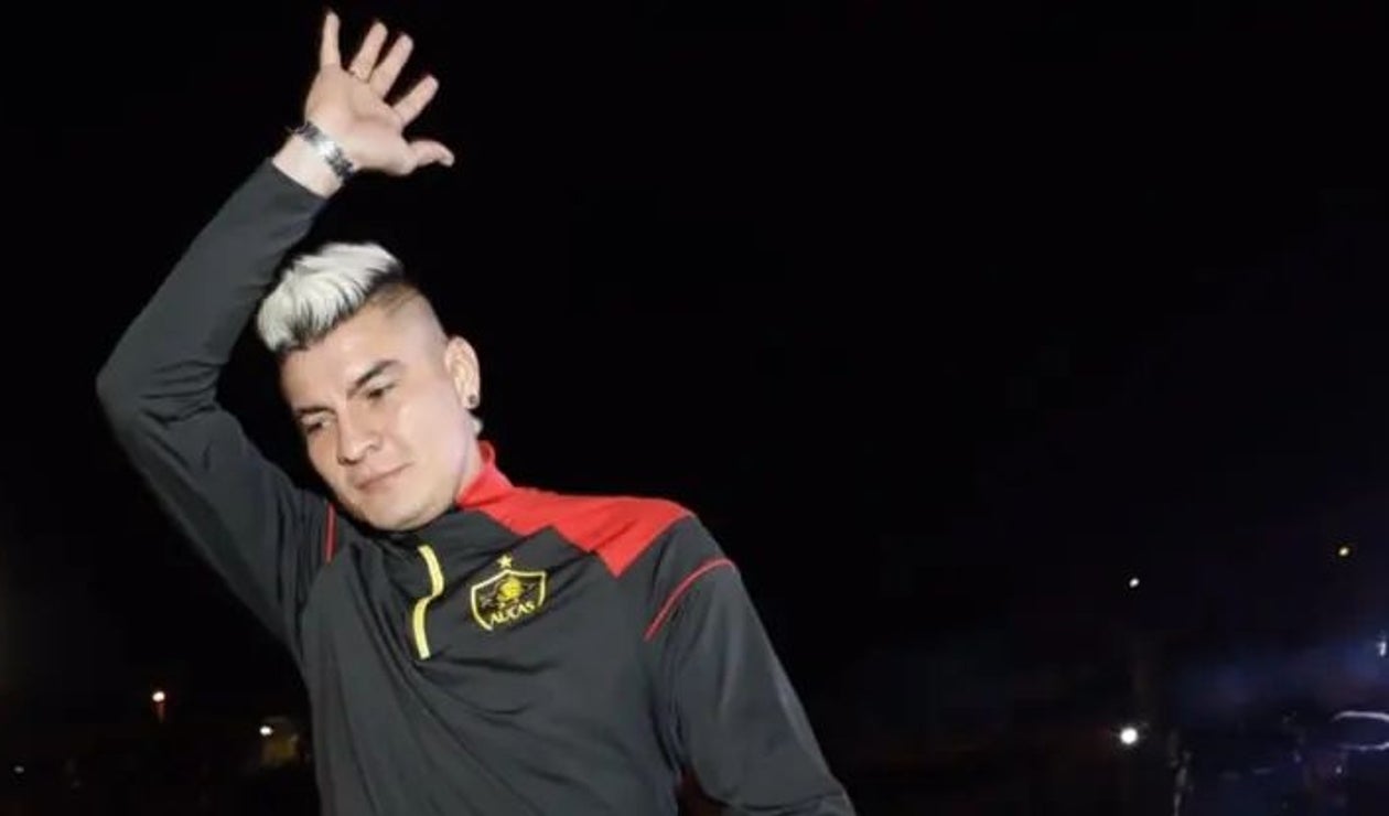 Hincha del Junior le robó un beso a Michael Rangel en Barraqnuilla